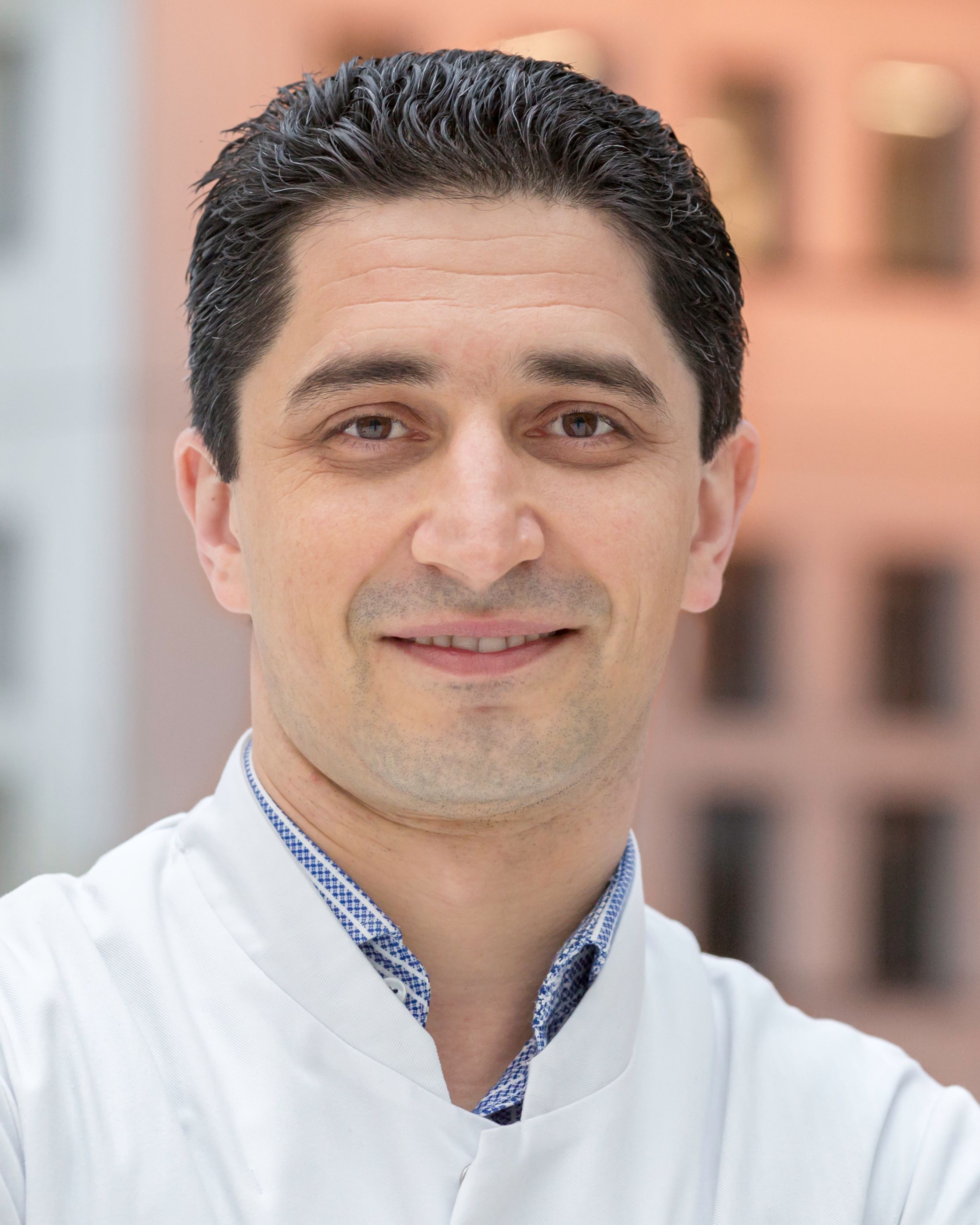 Technique for surgical replacement of the ascending aorta with ...